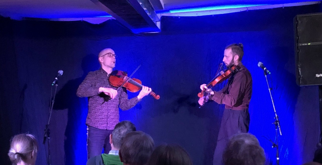 Engergiegeladene Konzerte mit dem finnischen Streicher-Duo TEHO in der ...